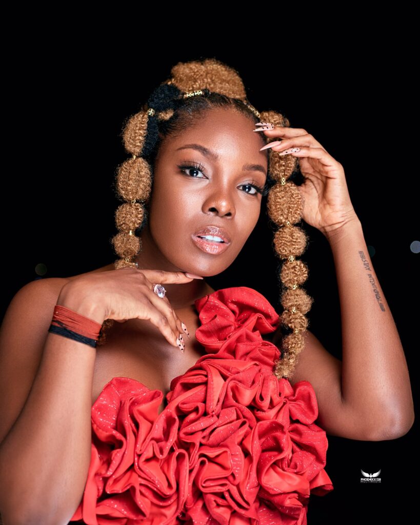 Feli Nuna Gives Lap Dance To Fan During Live Performance | WATCH ...